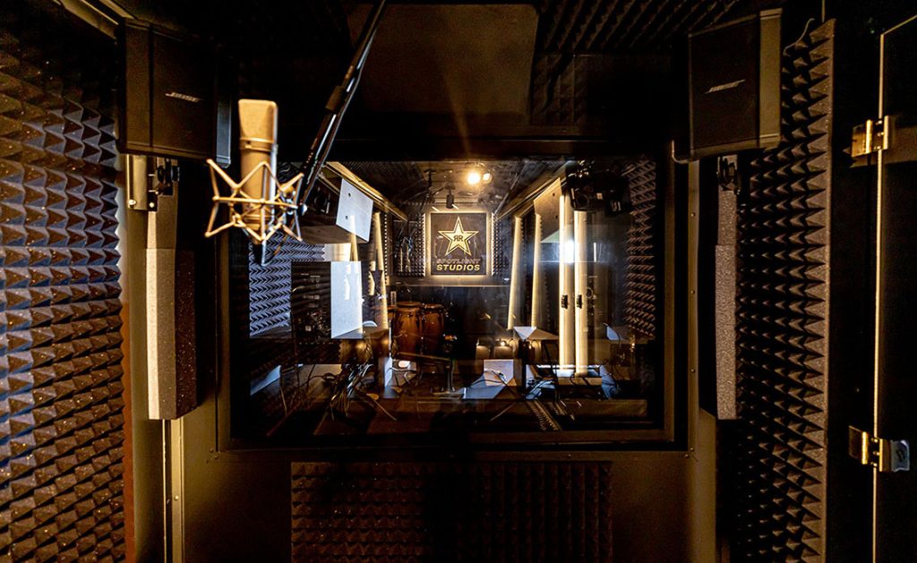 Rockstar Energy – Mobile Studio Trailer - Cruising Kitchens